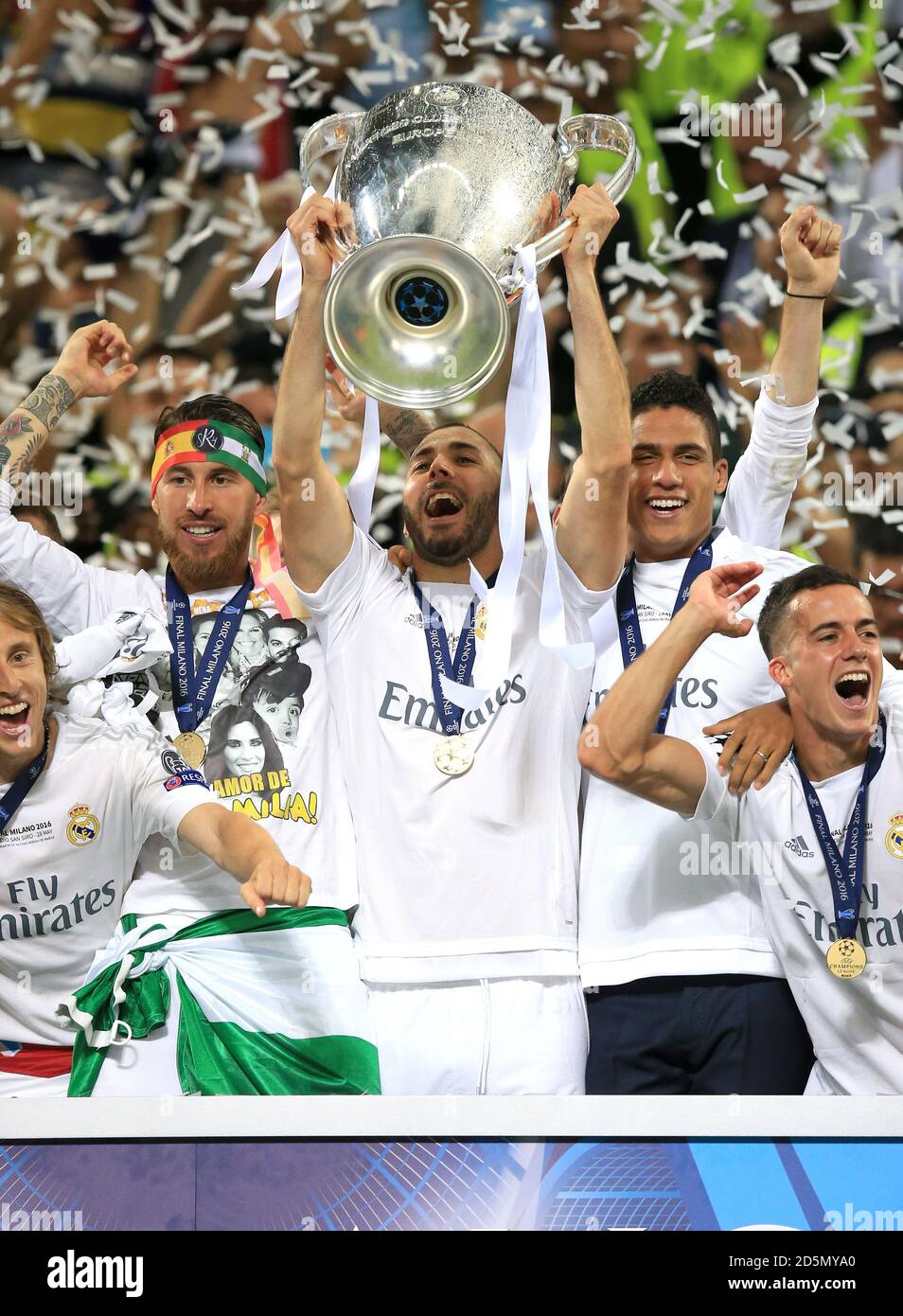 Real Madrid's Karim Benzema celebrates with the trophy Stock Photo - Alamy