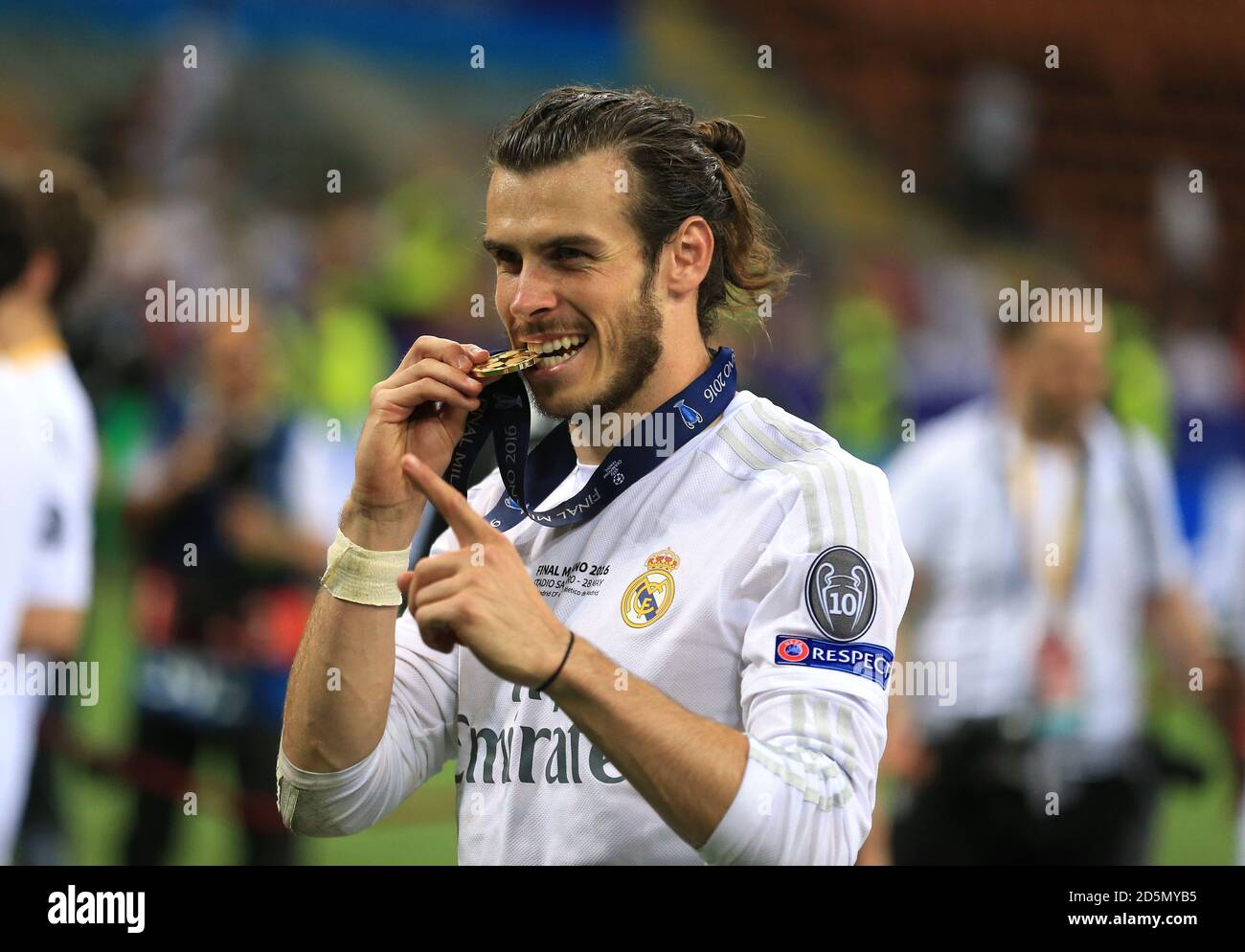 Real Madrid's Gareth Bale celebrates with his medal Stock Photo - Alamy