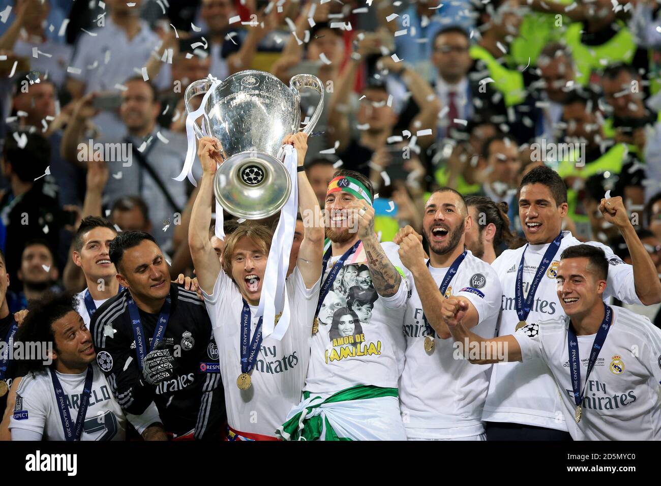 Real Madrid's Luka Modric celebrates with the trophy Stock Photo - Alamy