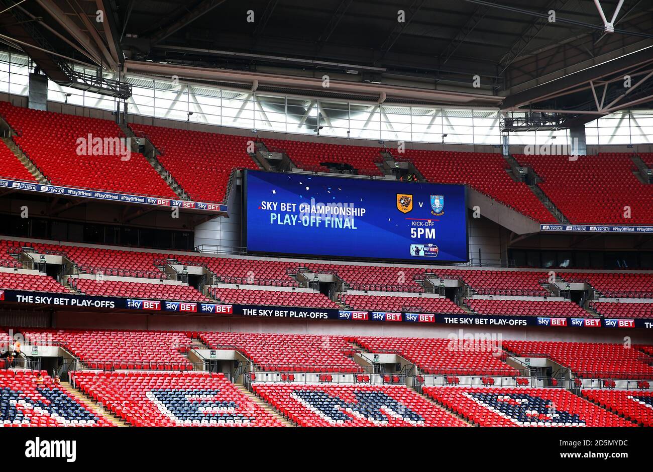 Big screen wembley stadium hi-res stock photography and images - Alamy