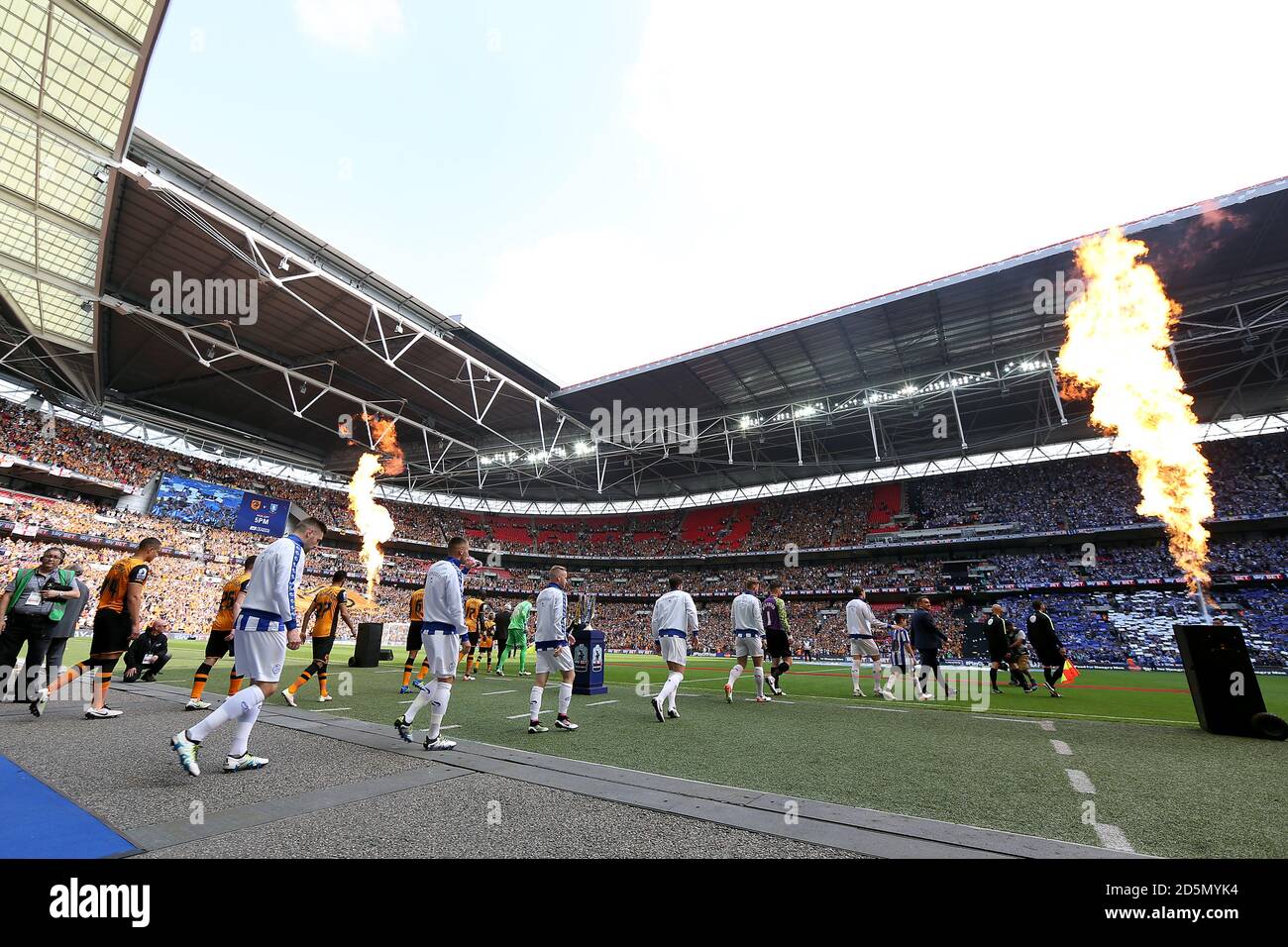 Hull City and Sheffield Wednesday players walk out at Wembley Stadium ...
