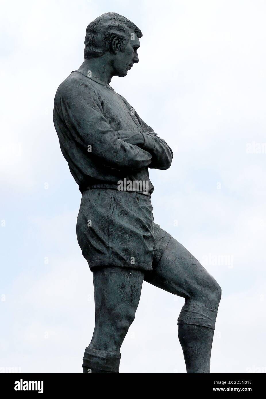 A Statue of Bobby Moore outside Wembley Stock Photo - Alamy
