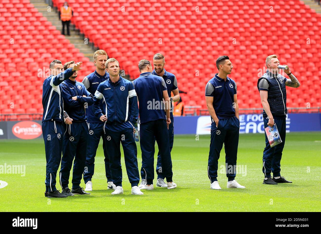 Millwall players inspect the pitch prior to the match Stock Photo - Alamy