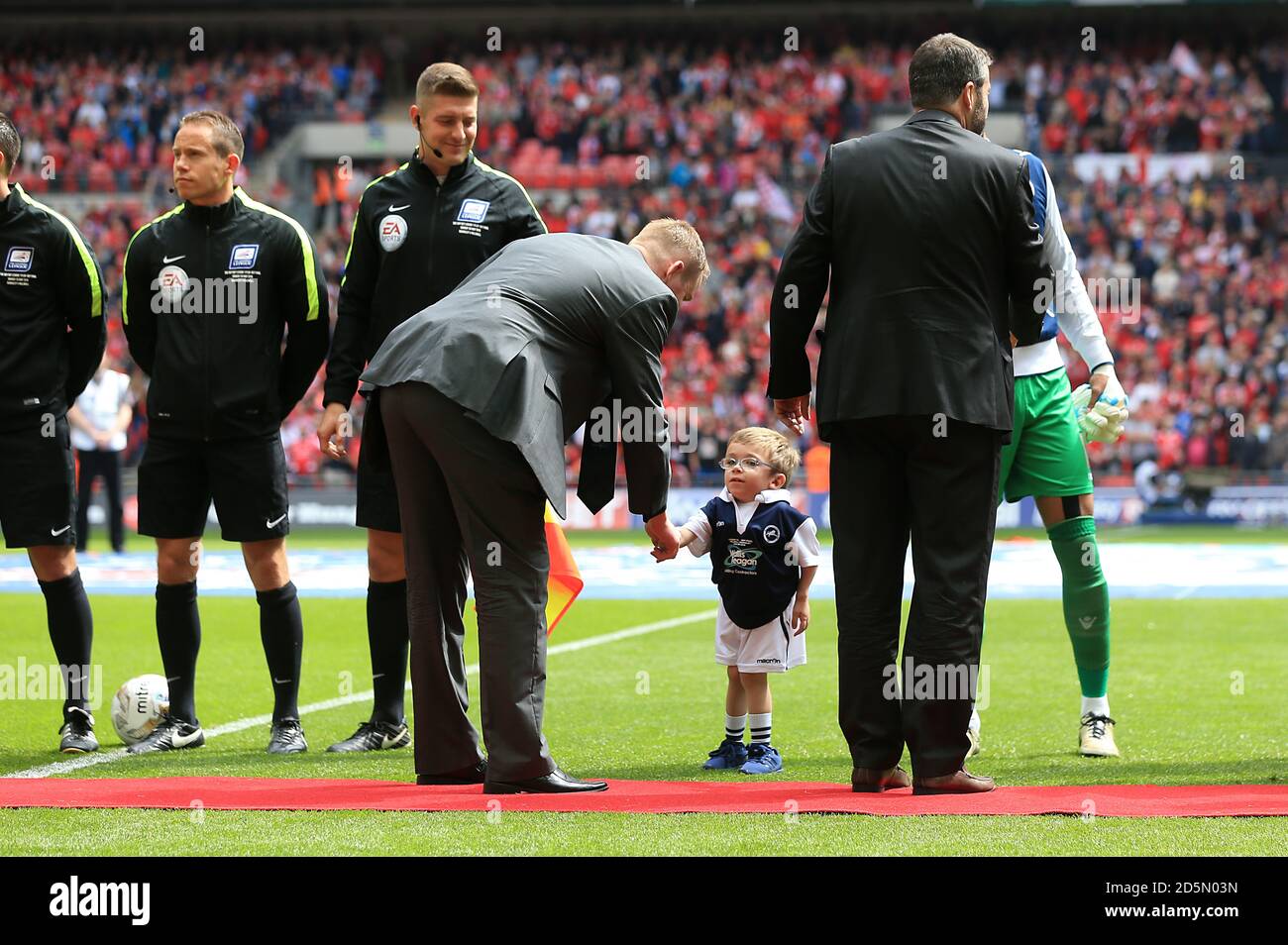 Millwall mascot hi-res stock photography and images - Alamy
