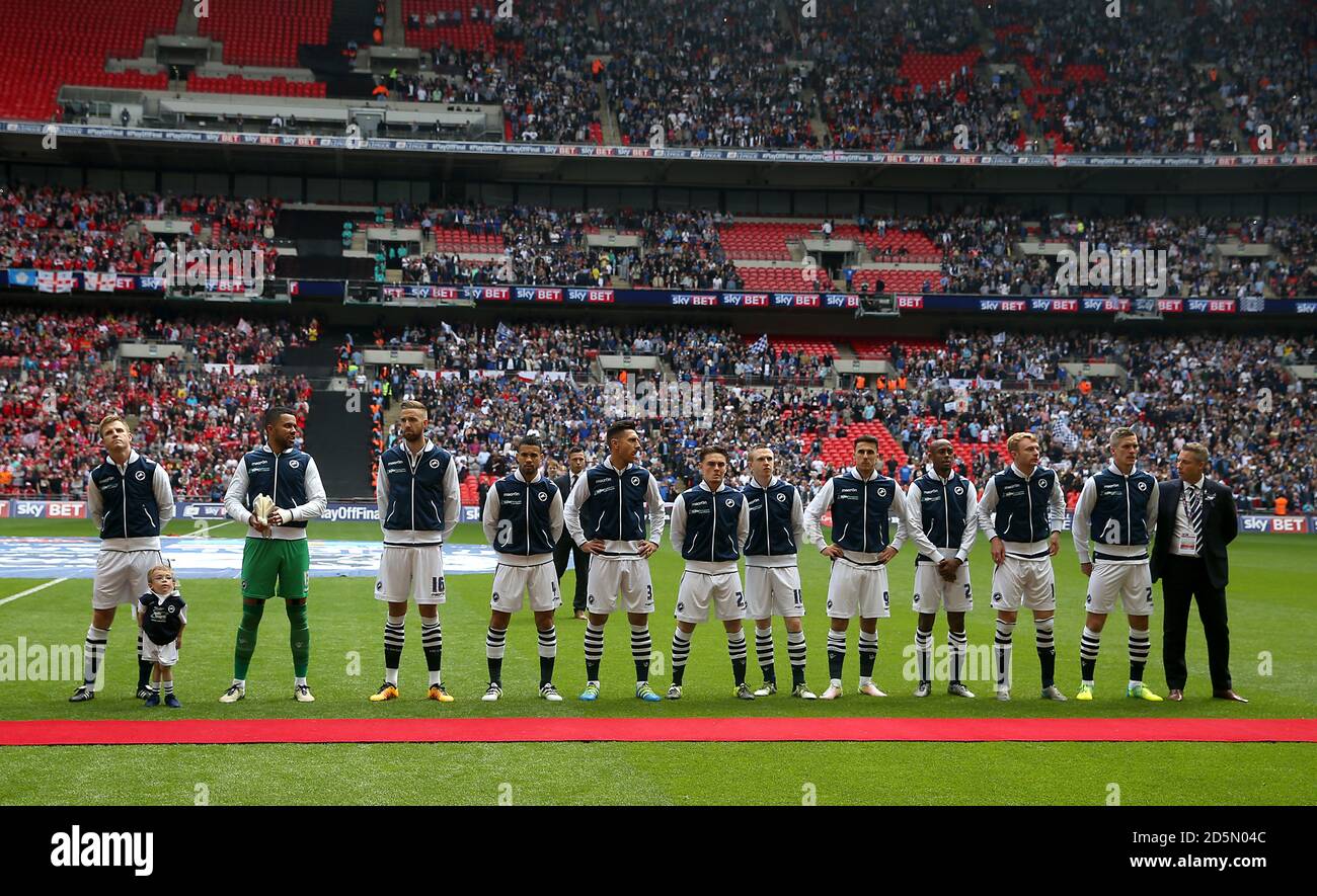 Millwall players line up prior to the match Stock Photo - Alamy