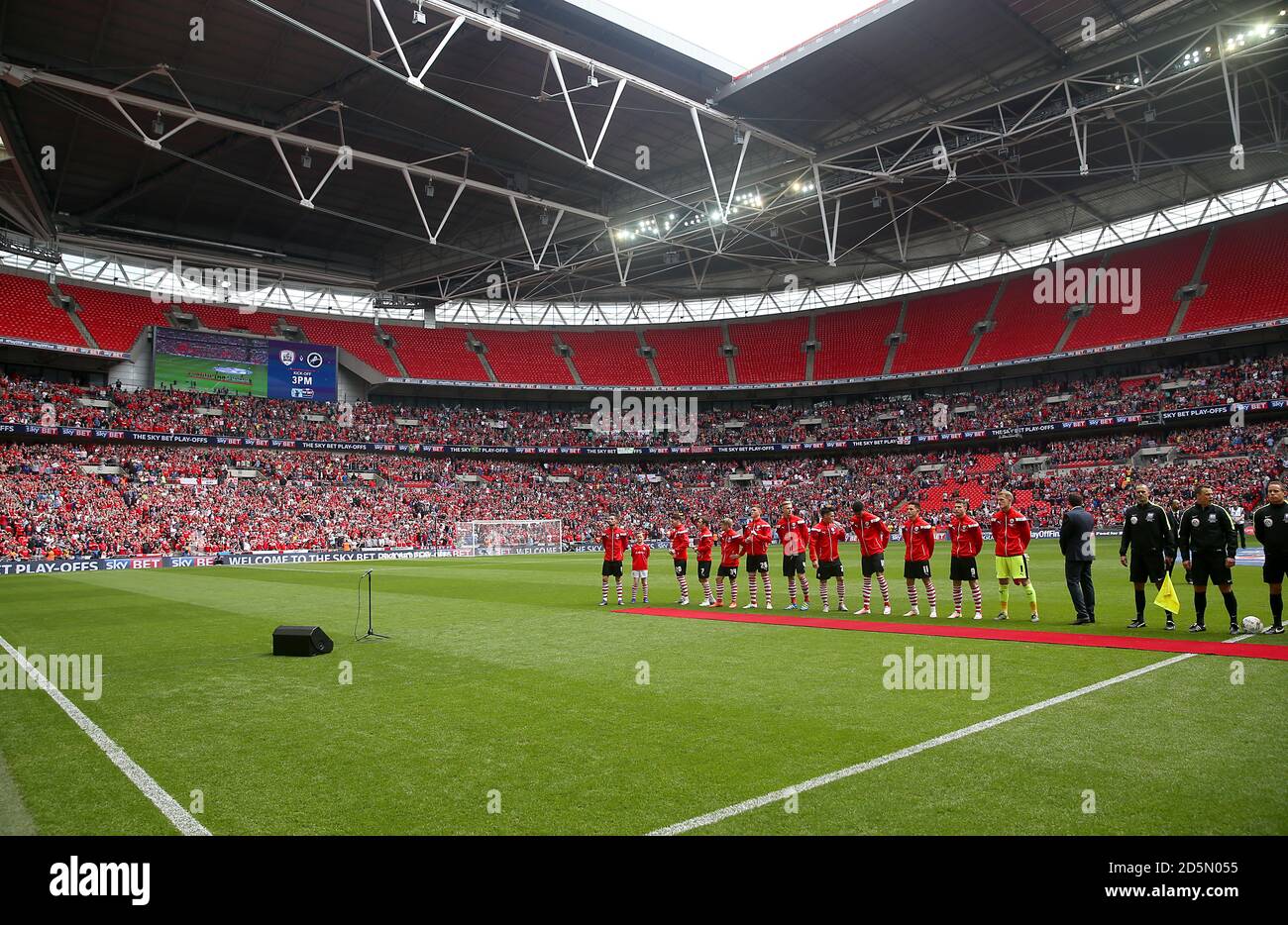 Barnsley players line up prior to the match Stock Photo - Alamy