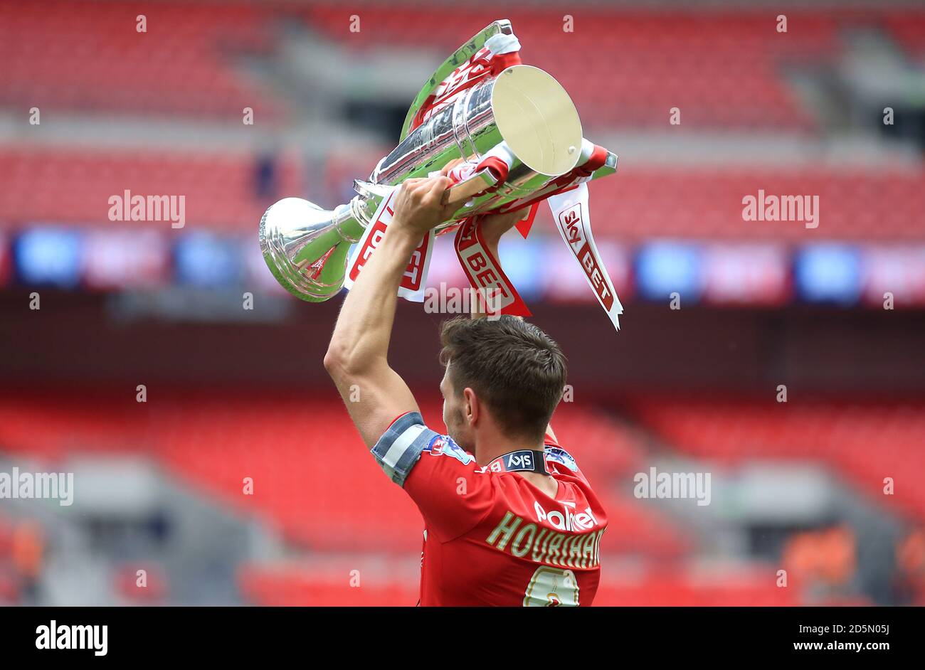 Barnsley's Conor Hourihane celebrates with the trophy Stock Photo - Alamy