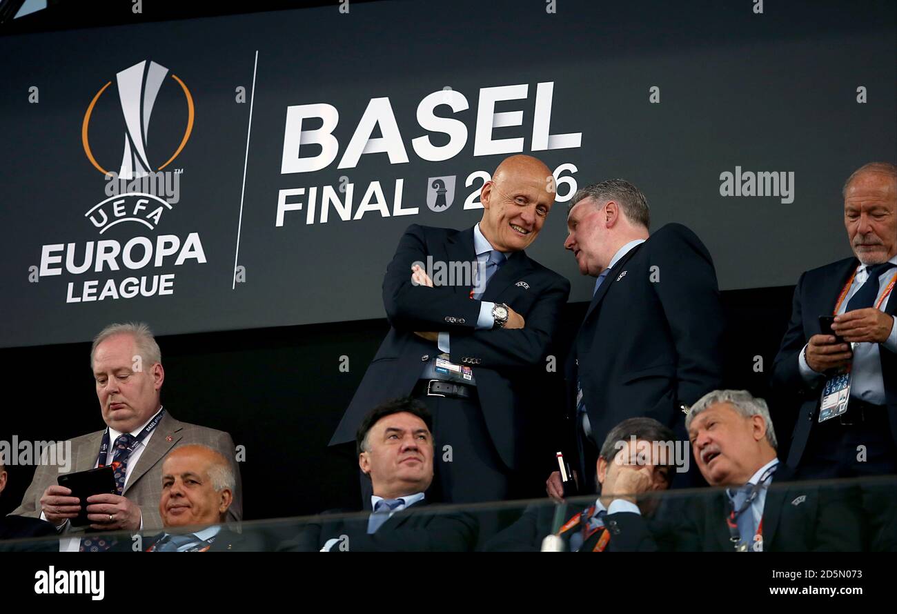 Referee Pierluigi Collina in the stands Stock Photo - Alamy
