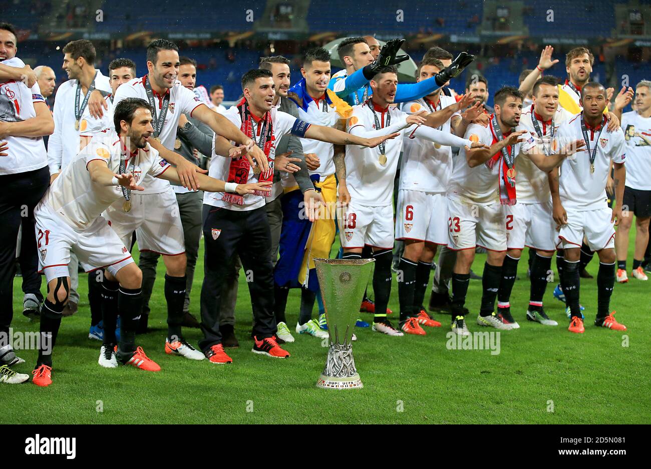 Seville players celebrate on the pitch after the final whistle Stock ...