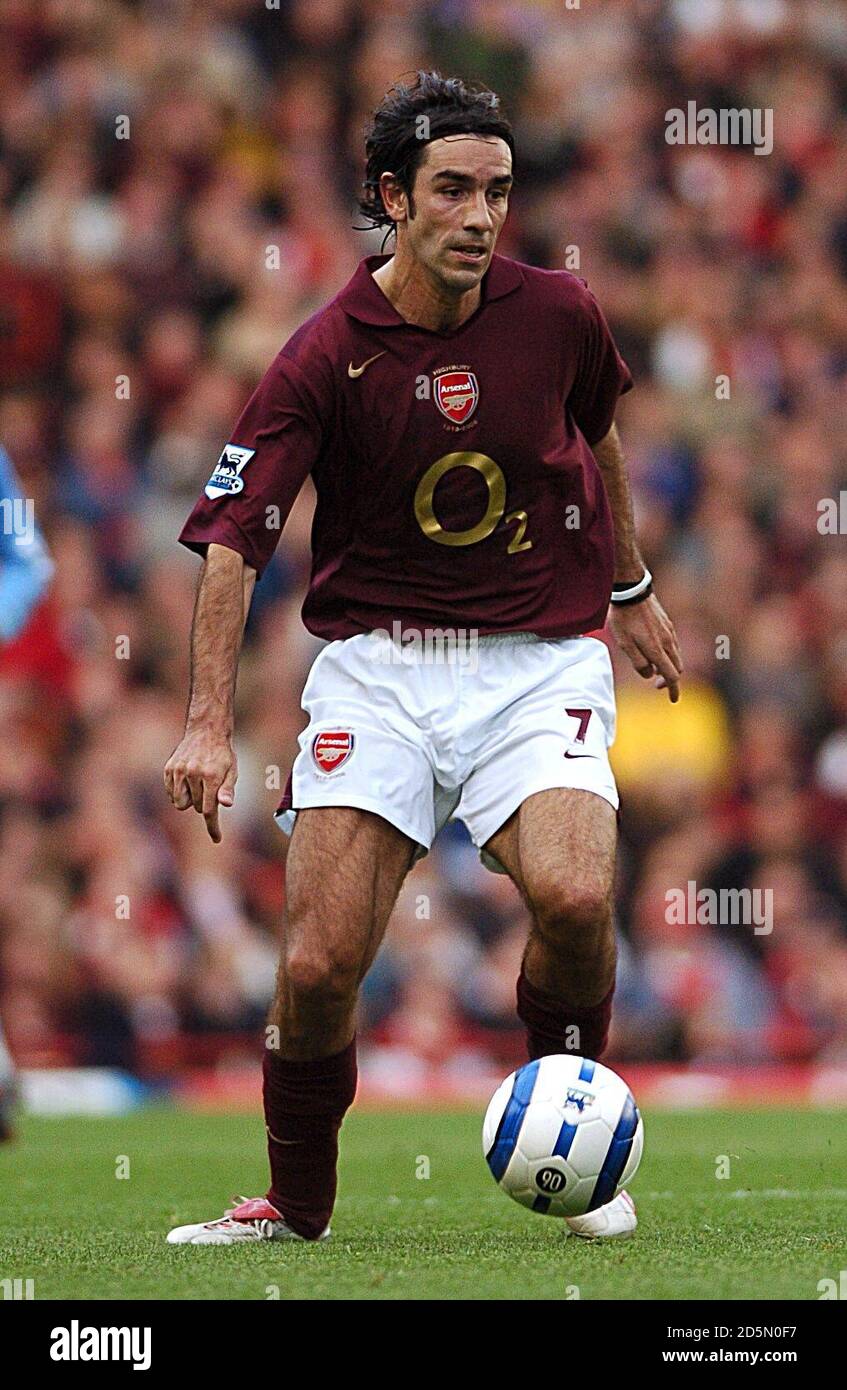 Football arsenal robert pires hi-res stock photography and images - Alamy