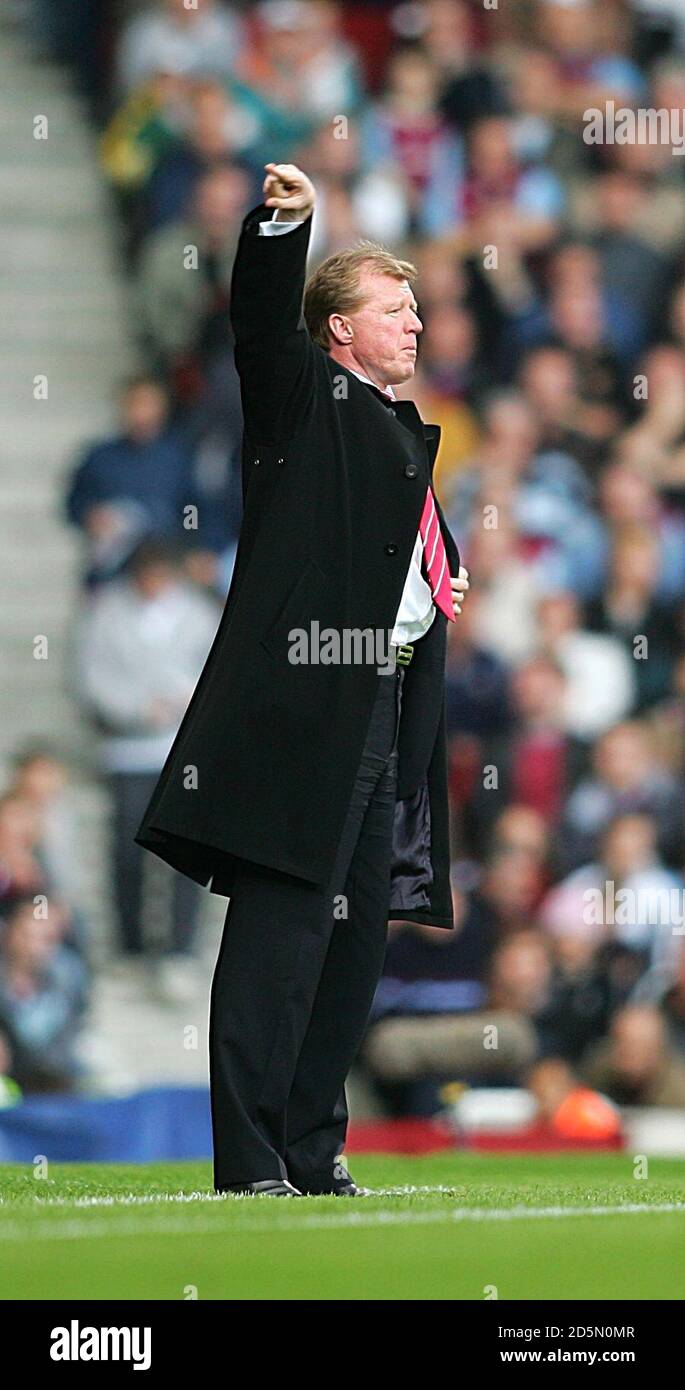 Middlesbrough manager Steve McClaren gestures to his players Stock ...