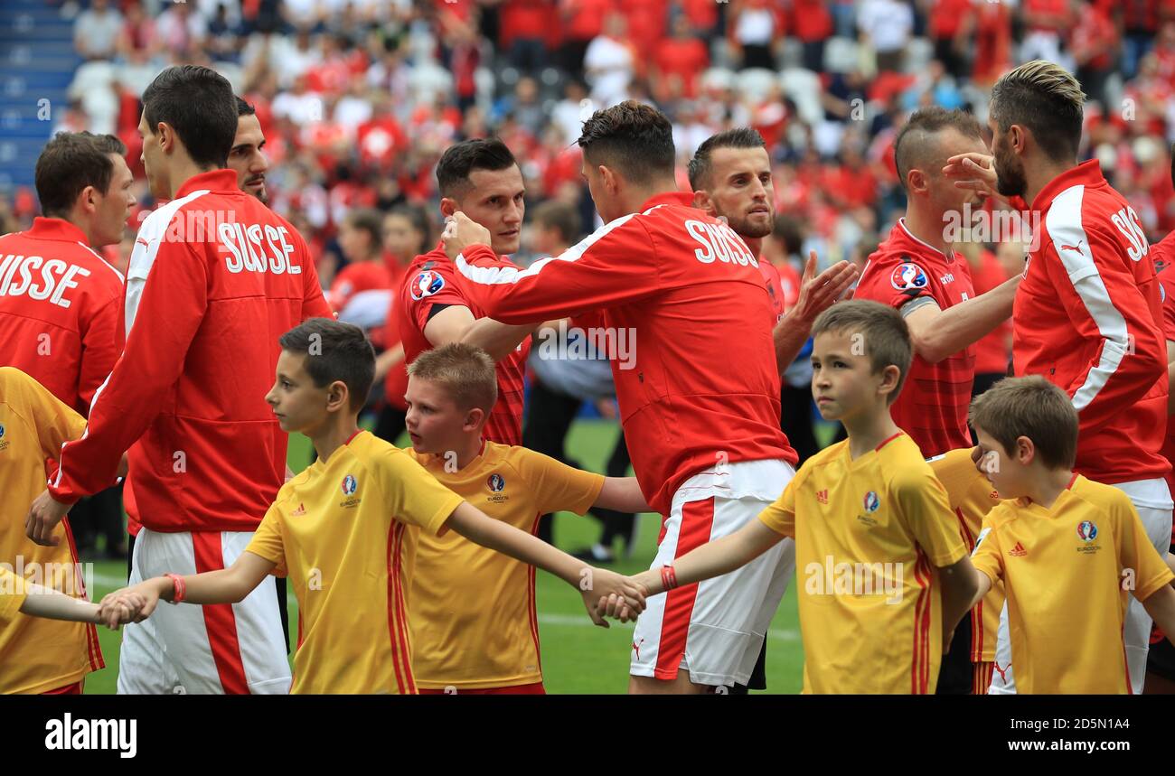 Swiss and Alnbanian players shake hands prior to kick off Stock Photo ...