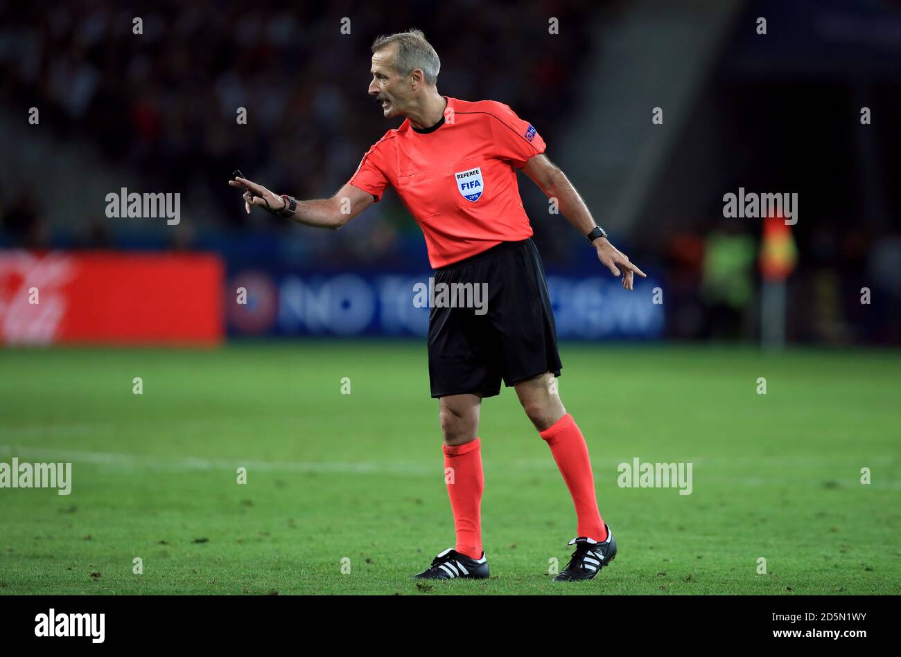 Referee Martin Atkinson Stock Photo - Alamy