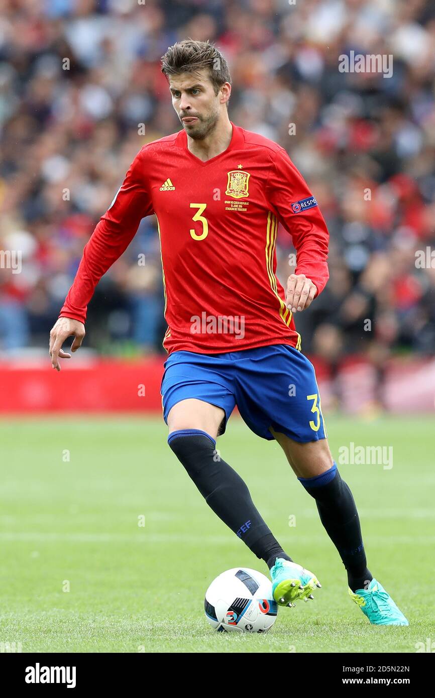 Spain's Gerard Pique Stock Photo - Alamy
