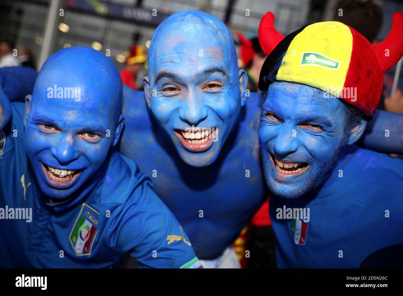 Italy fans show support hi-res stock photography and images - Alamy