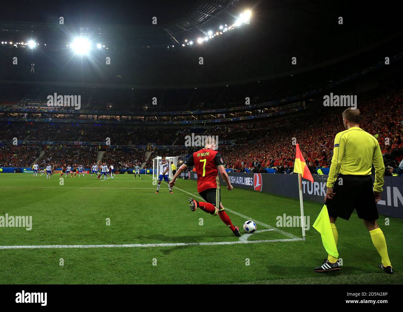 Belgium's Kevin De Bruyne prepares to take a corner kick Stock Photo ...