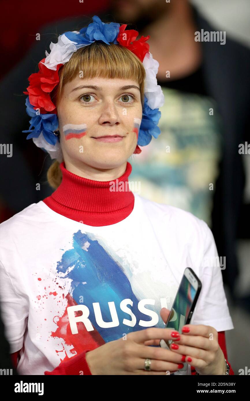 Russia football fan in face hi-res stock photography and images - Alamy