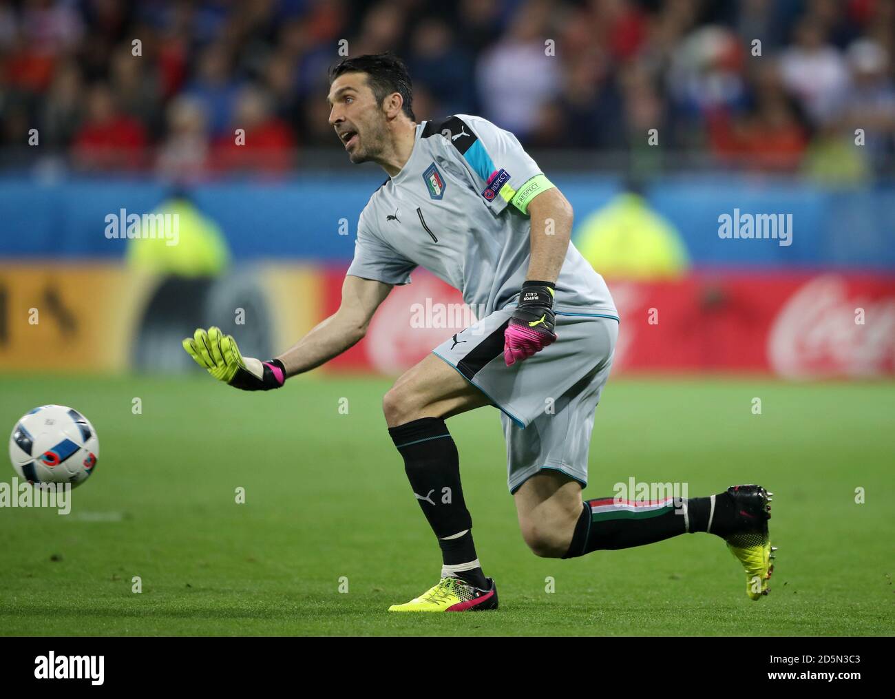 Italy goalkeeper Gianluigi Buffon Stock Photo - Alamy