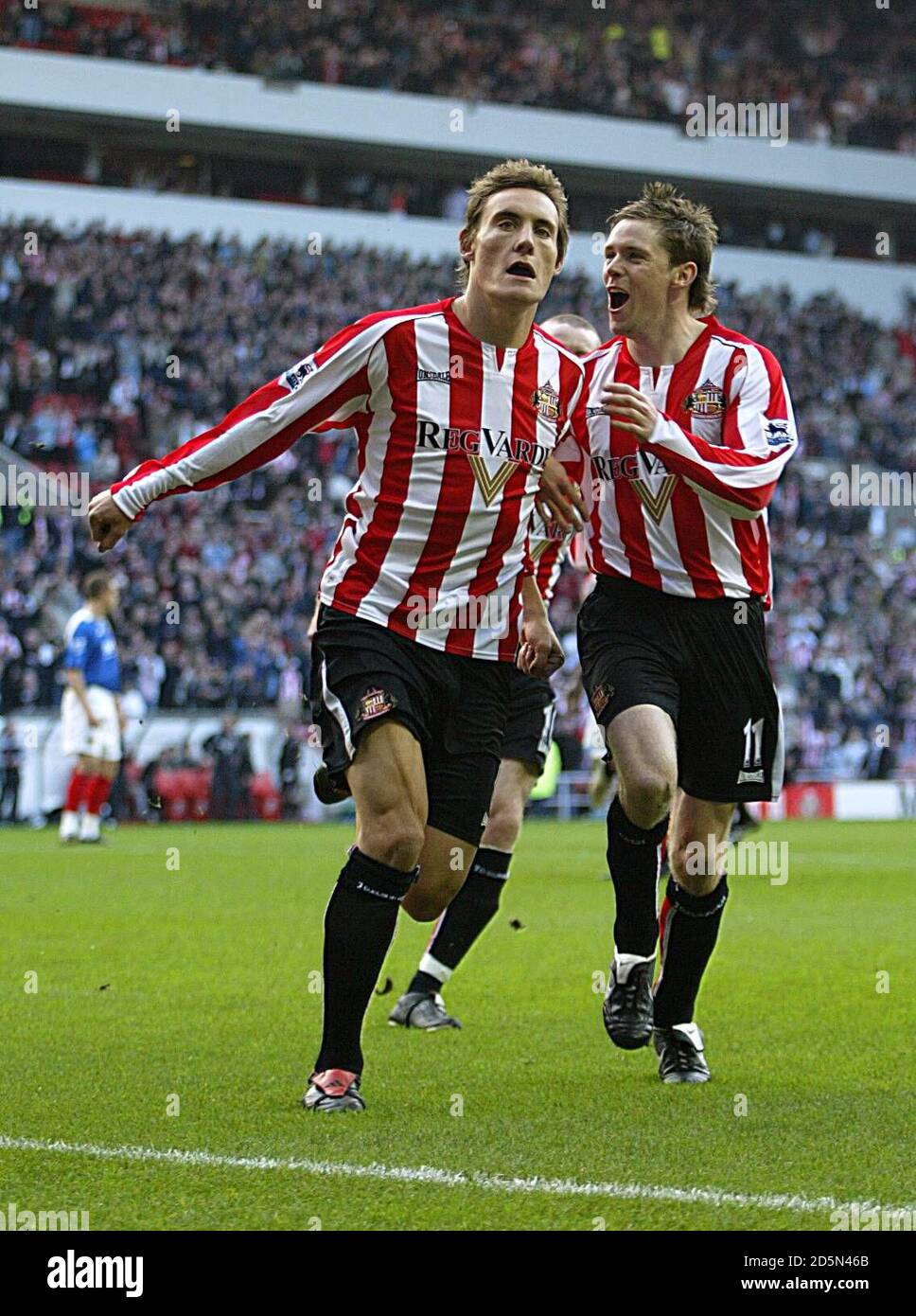Sunderland's Dean Whitehead celebrates his goal with teammate Andy ...