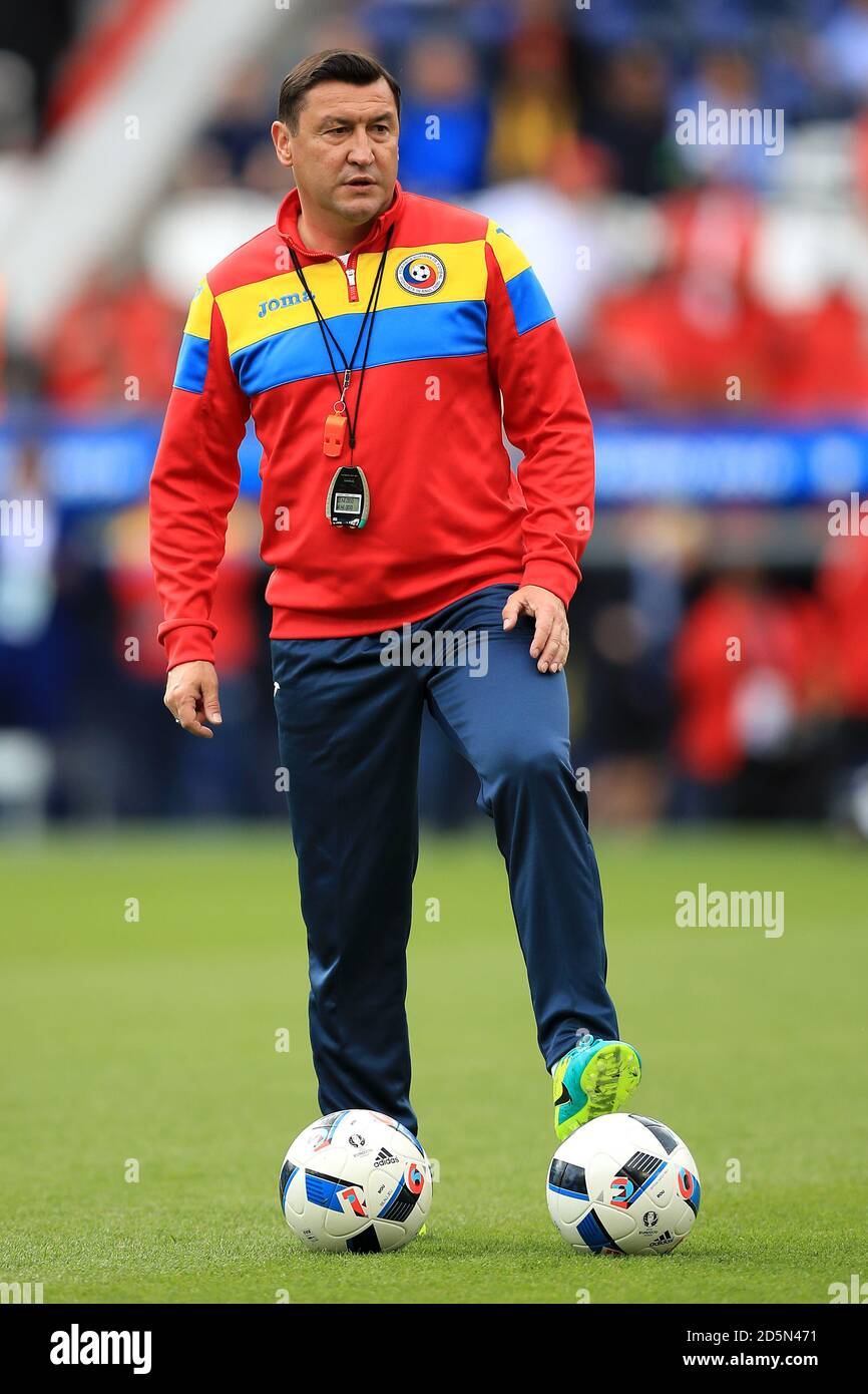 Soccer football coach full length fulllength hi-res stock photography ...