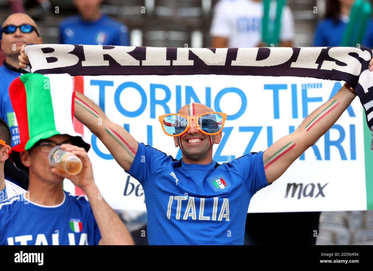Italy fans in the stands at the Stadium de Toulouse Stock Photo - Alamy