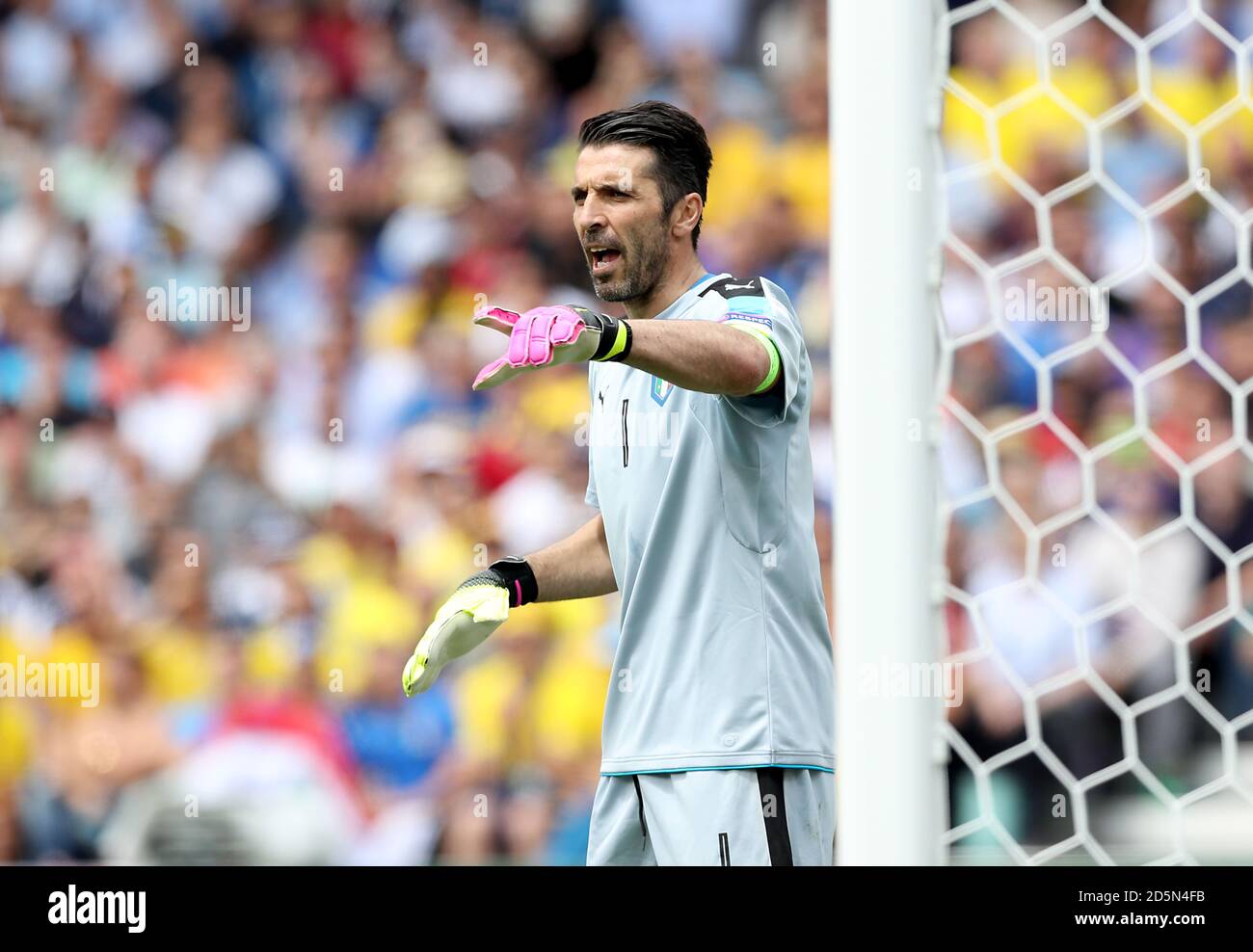 Italy goalkeeper Gianluigi Buffon Stock Photo - Alamy