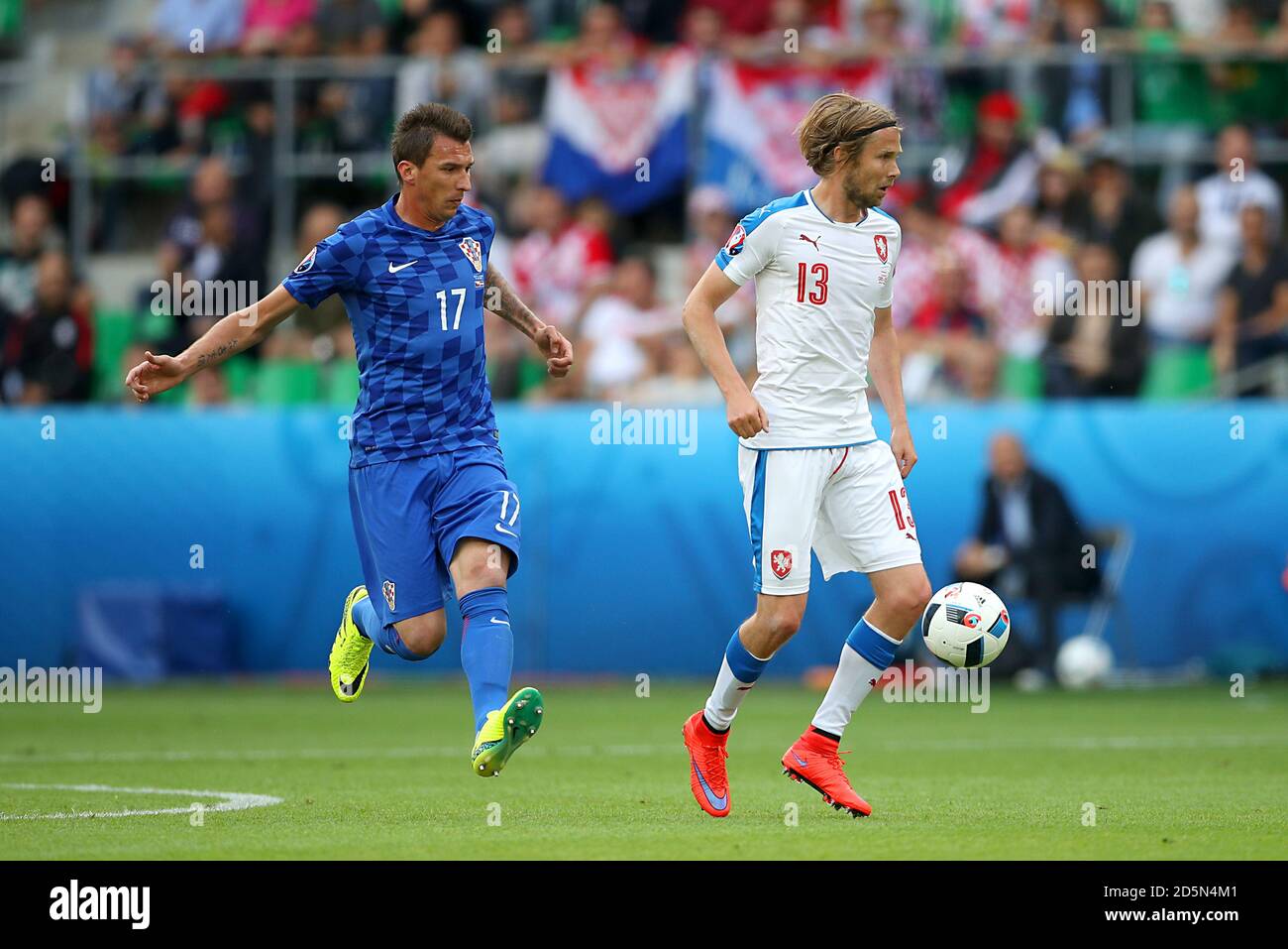 Croatia's Mario Mandzukic (left) and Czech Republic's Jaroslav Plasil ...