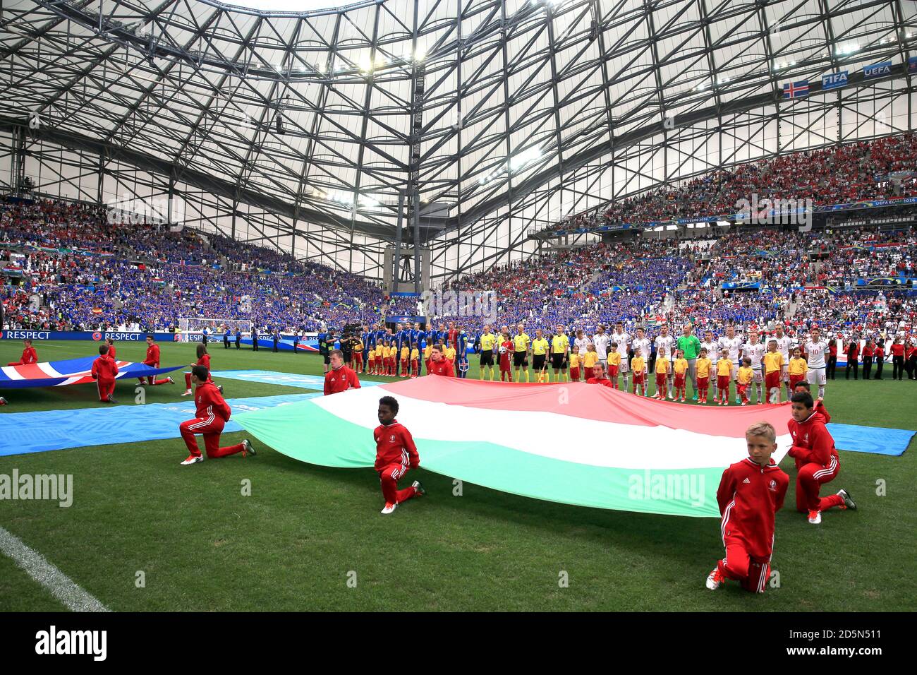 A general view as the teams line up before the game Stock Photo - Alamy