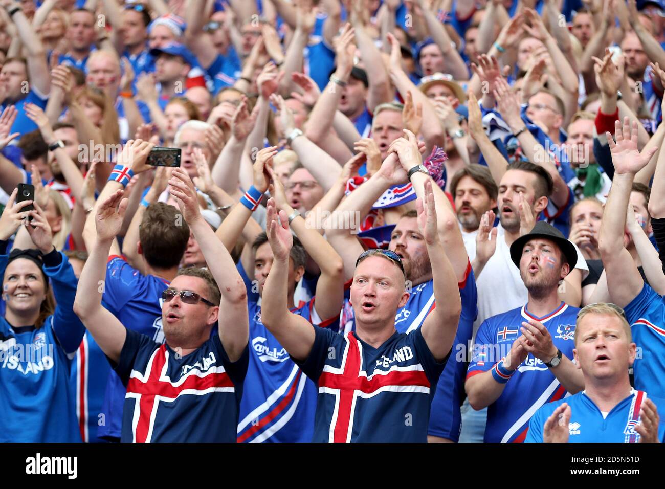 Iceland football euros hi-res stock photography and images - Alamy
