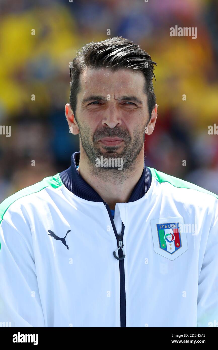 Italy goalkeeper Gianluigi Buffon Stock Photo - Alamy