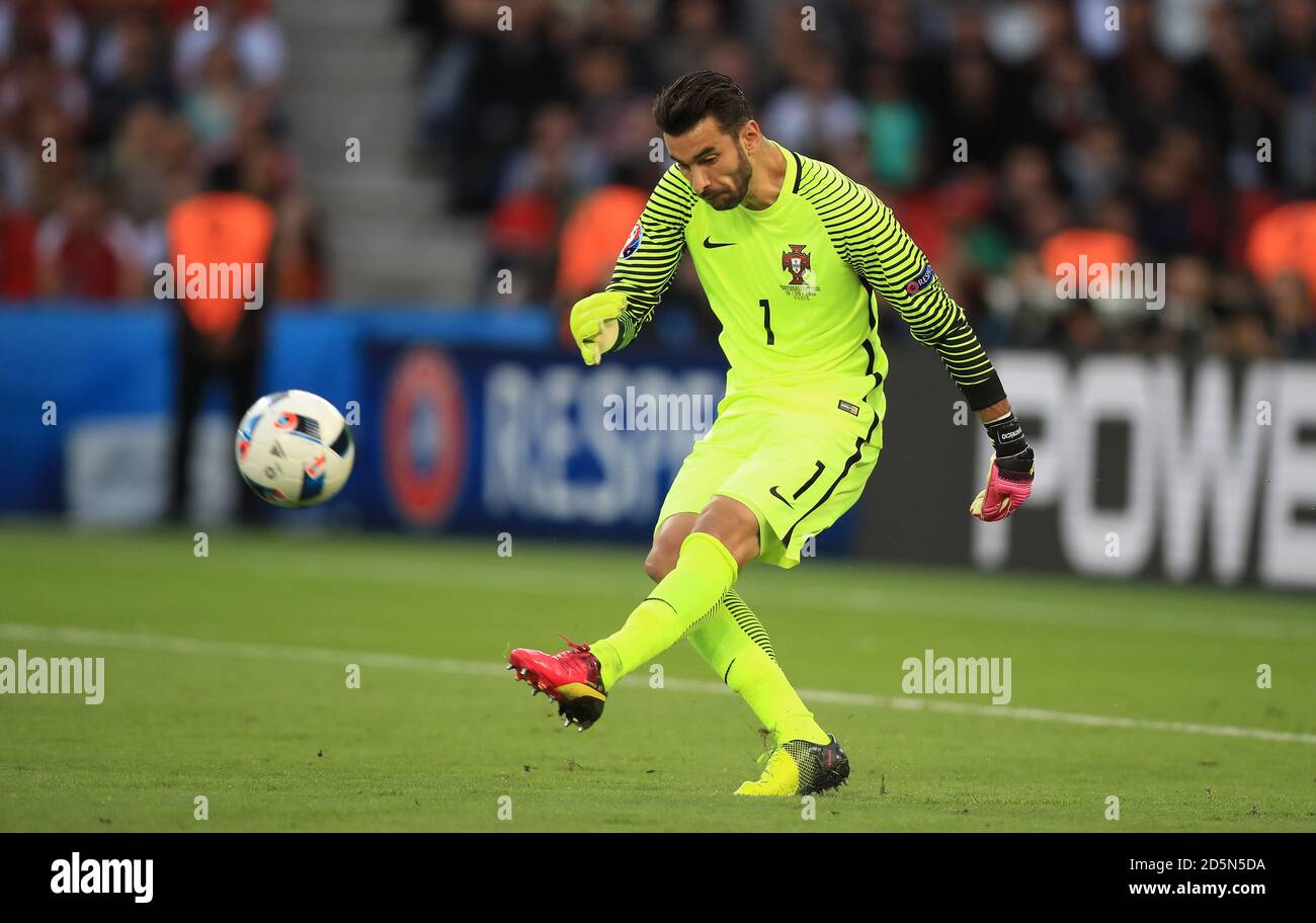 Portugal goalkeeper Rui Patricio Stock Photo - Alamy