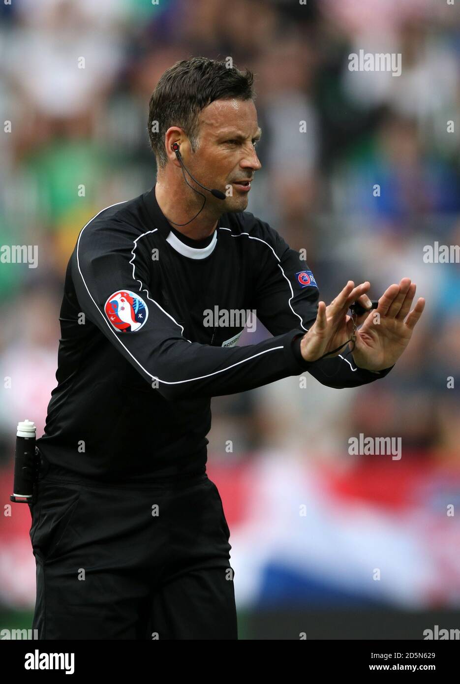 Match referee mark clattenburg hi-res stock photography and images - Alamy