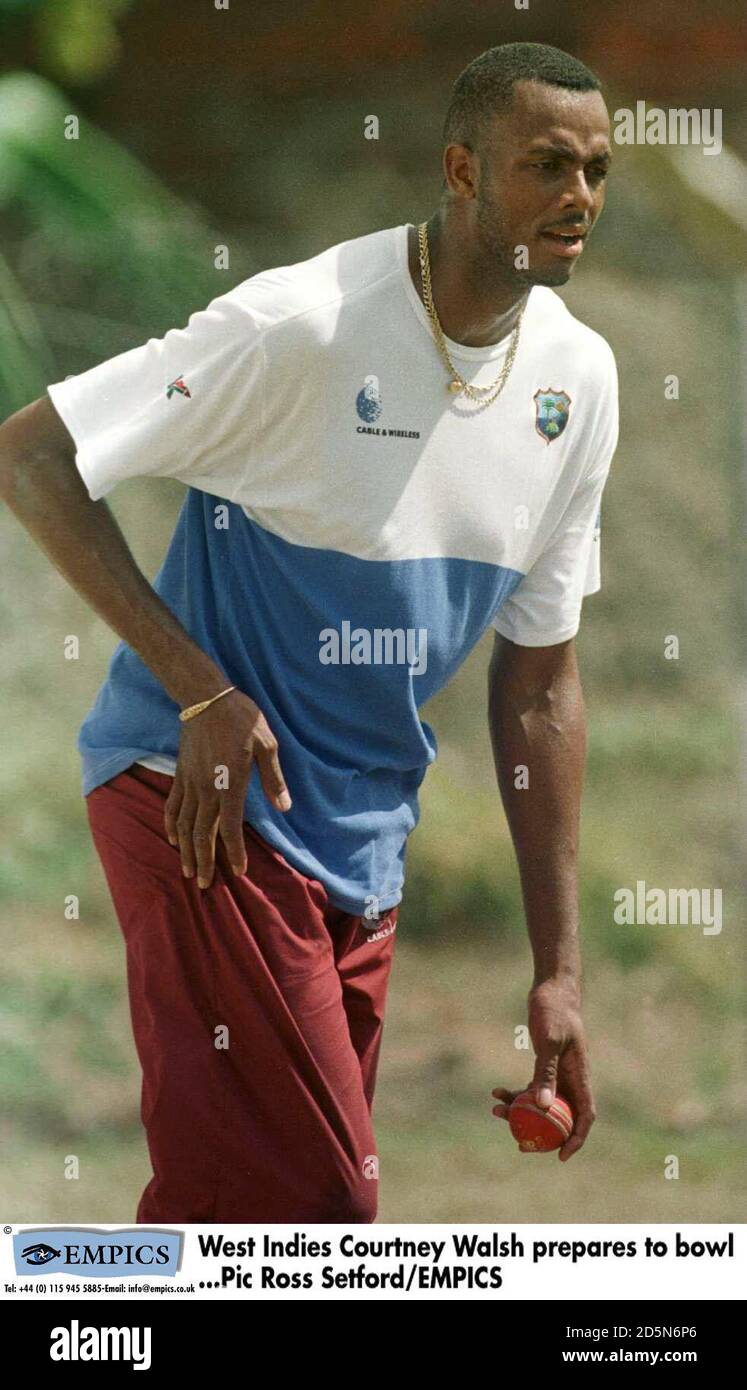 Cricket courtney walsh hi-res stock photography and images - Alamy