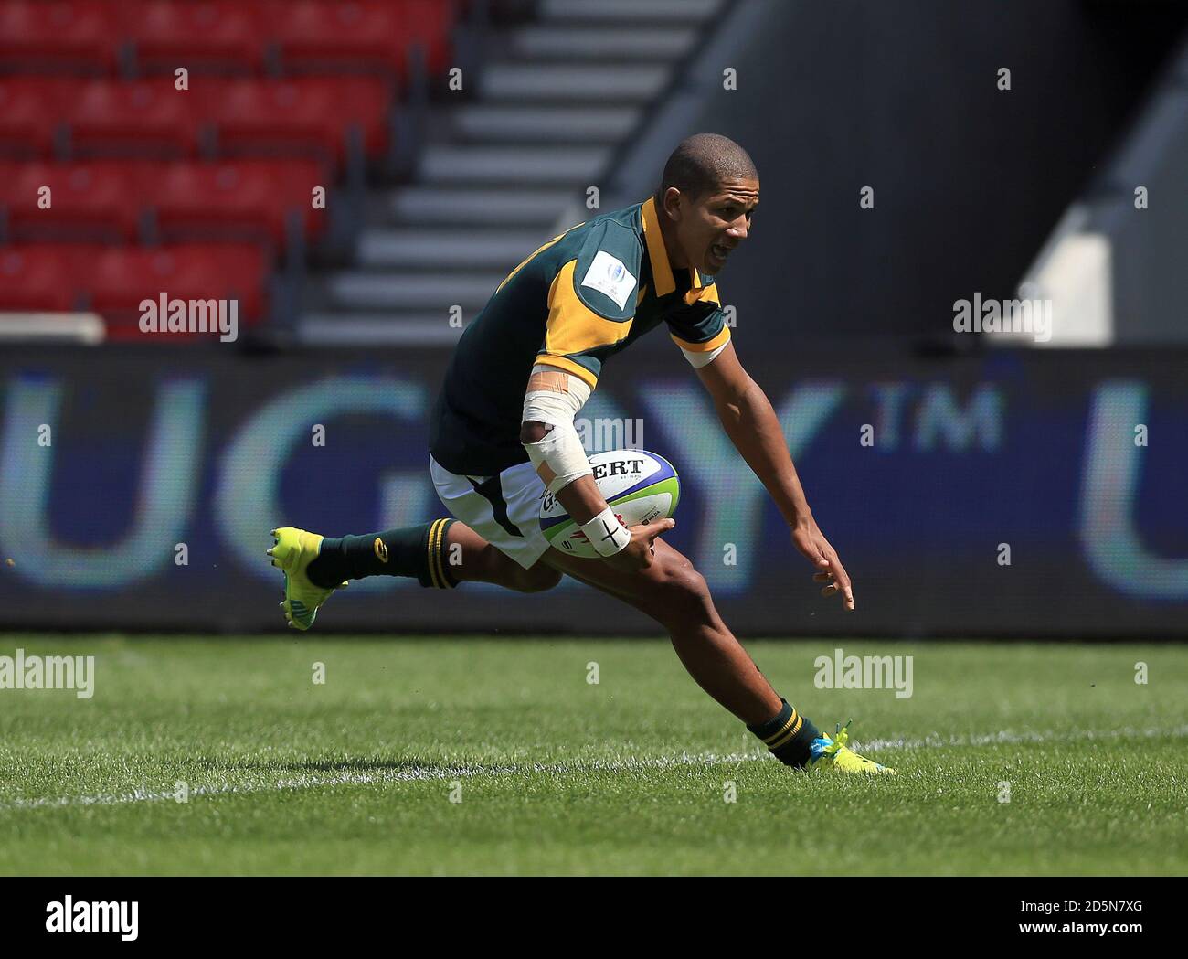 South Africa's Manie Libbok scores his sides first try Stock Photo - Alamy