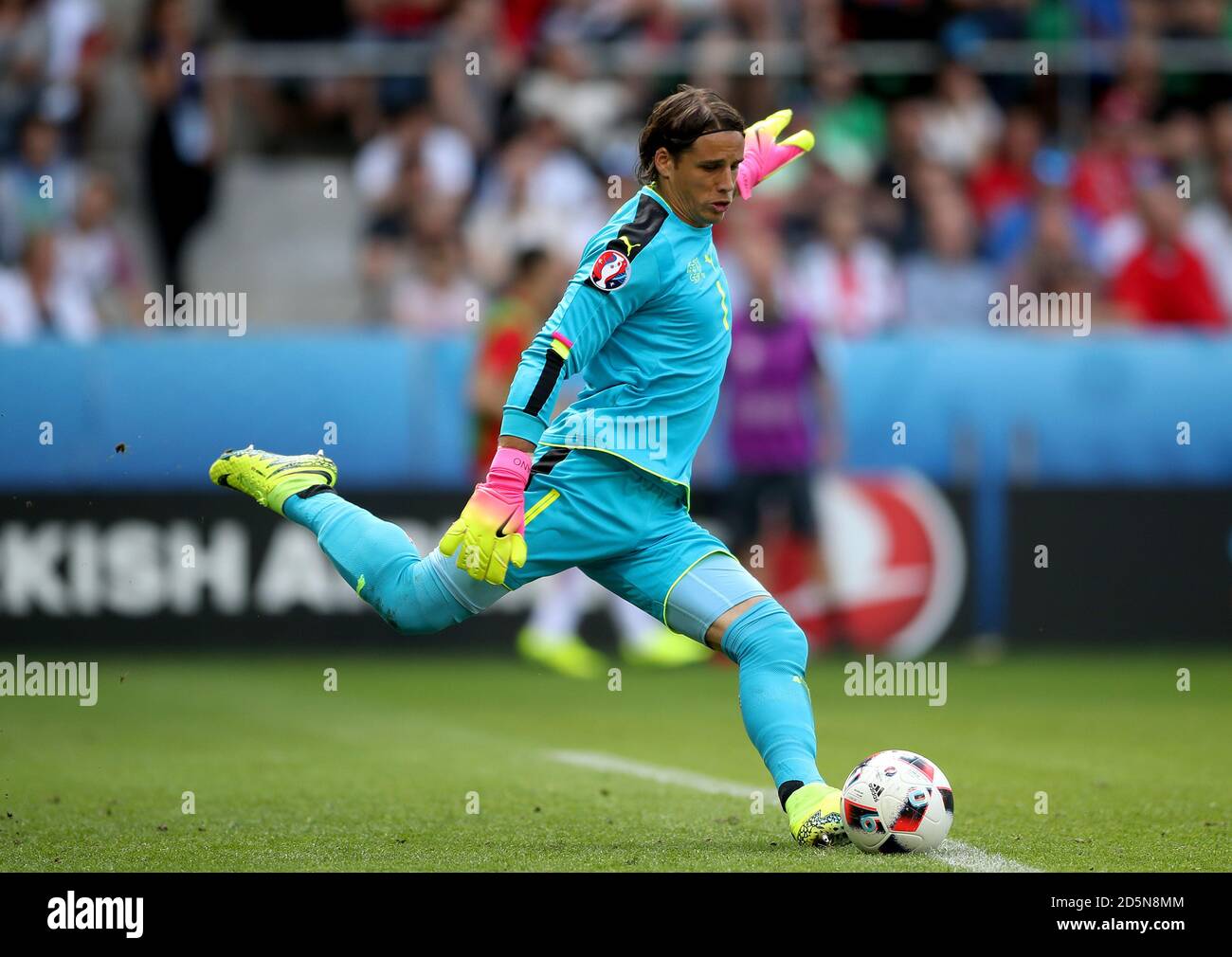 Switzerland goalkeeper Yann Sommer Stock Photo - Alamy