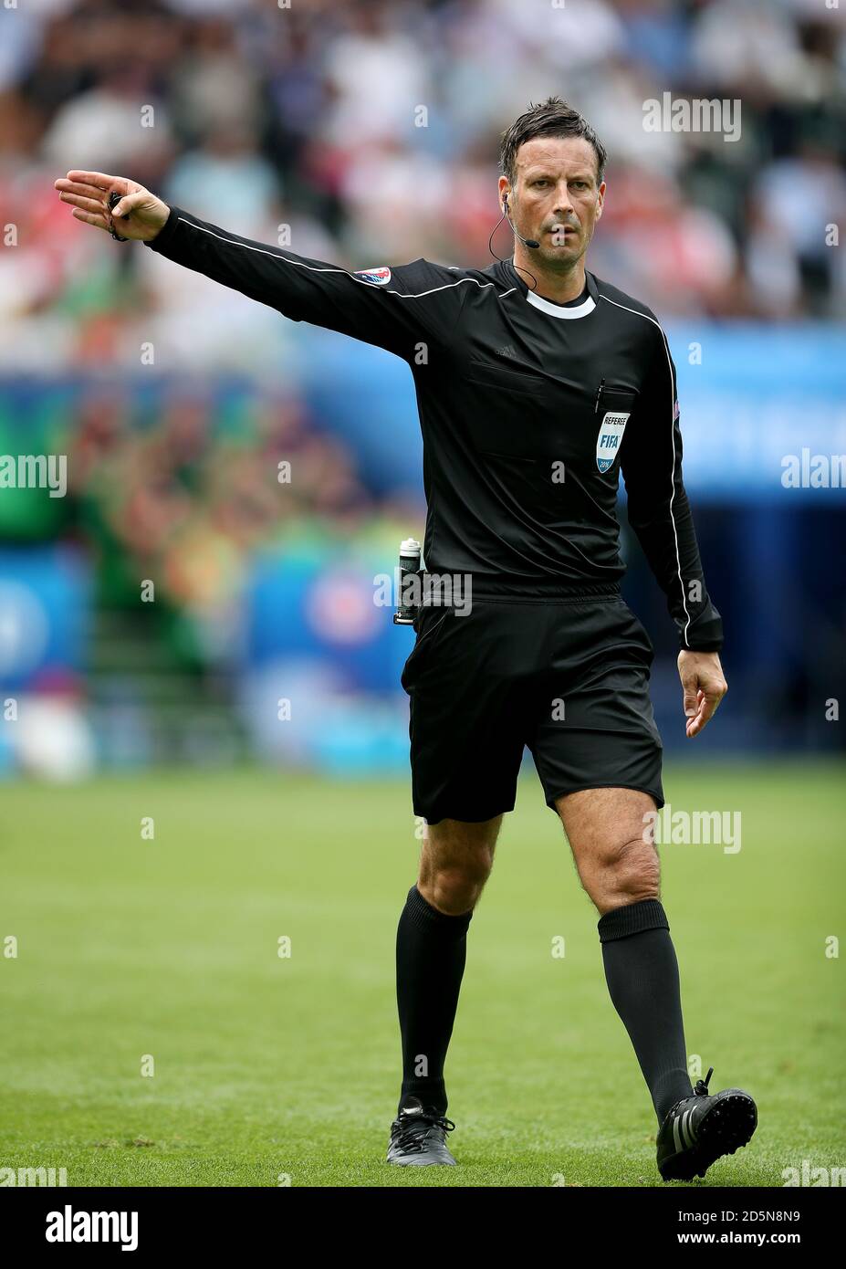 Match referee mark clattenburg hi-res stock photography and images - Alamy