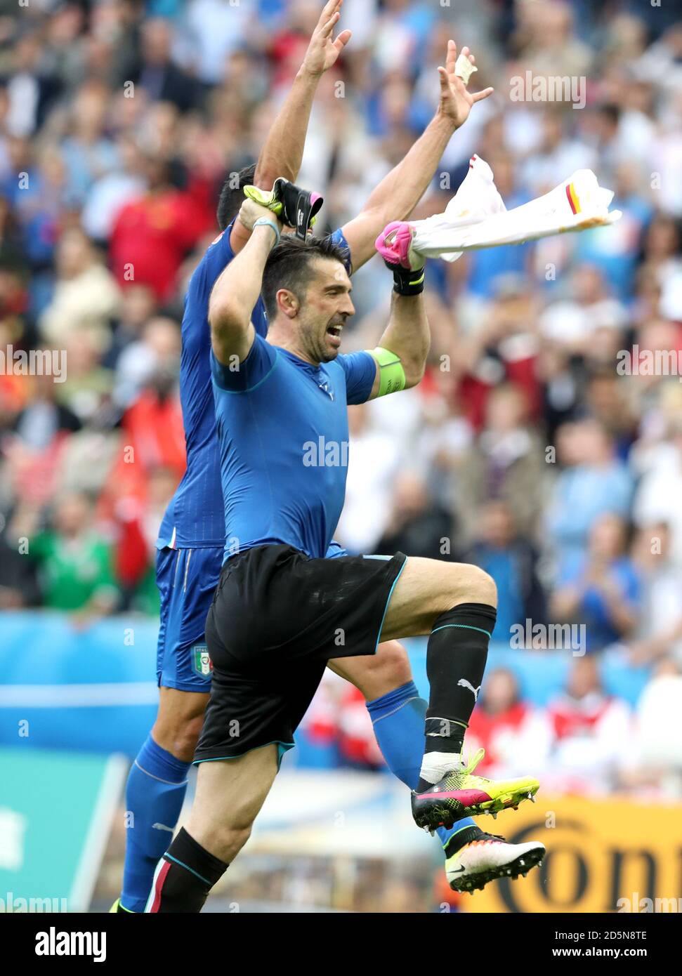 Italy goalkeeper Gianluigi Buffon celebrates victory after the match ...