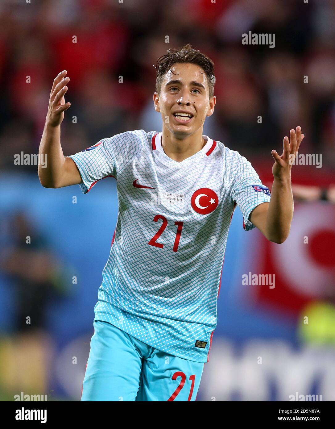 Football reacting reacts half length mid top hi-res stock photography ...