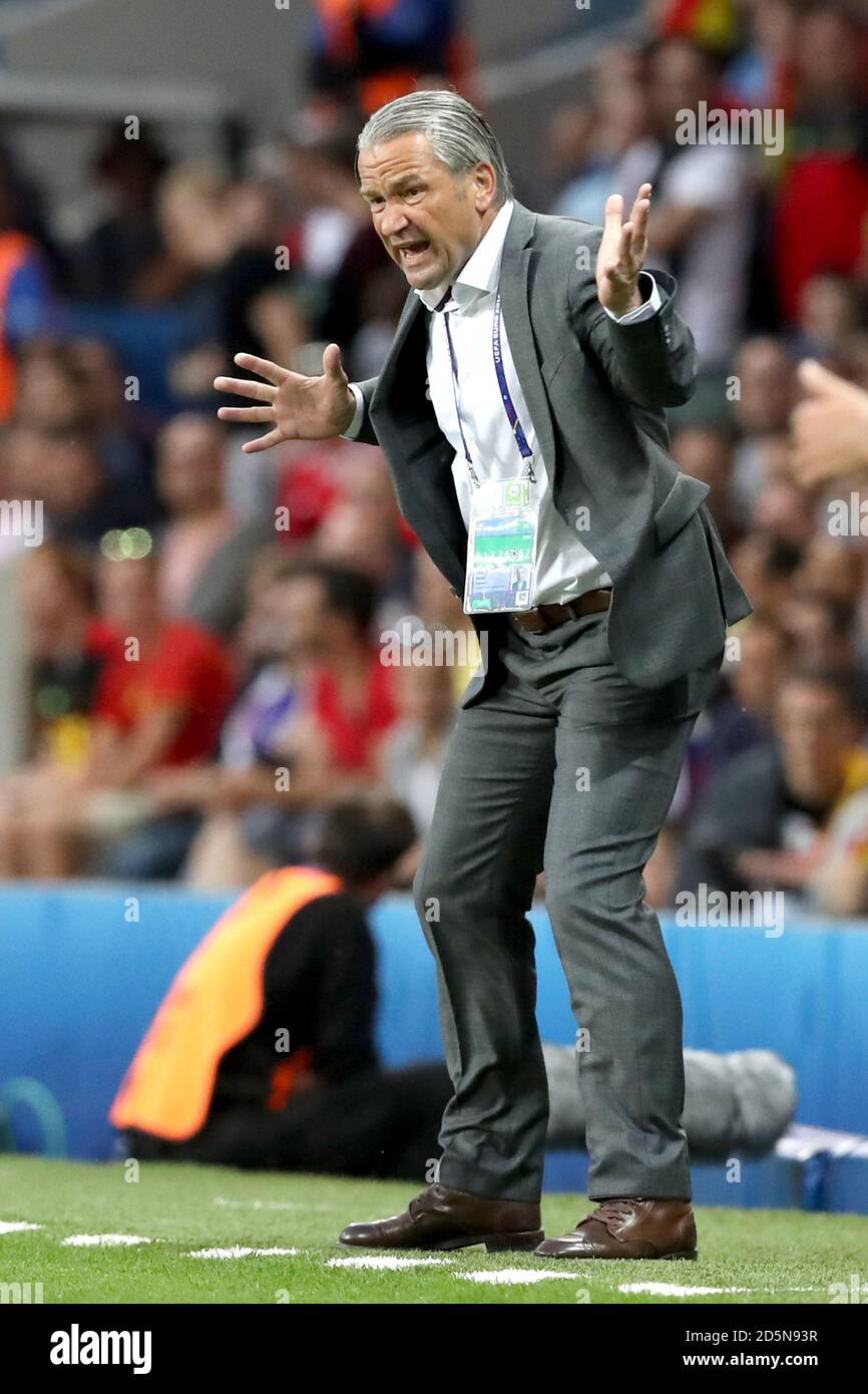 Hungary manager Bernd Storck gestures on the touchline Stock Photo - Alamy