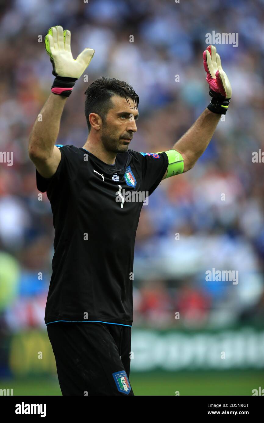 Italy goalkeeper Gianluigi Buffon Stock Photo - Alamy