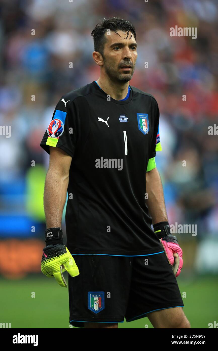 Italy goalkeeper Gianluigi Buffon Stock Photo - Alamy