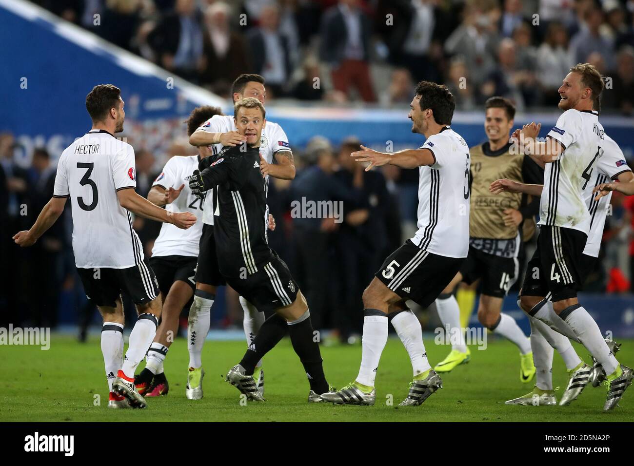 Penalty shoot out celebrate hi-res stock photography and images - Alamy