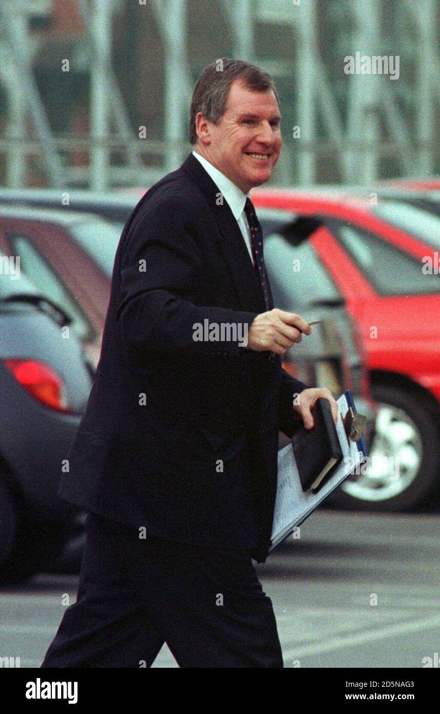 New manchester city manager hi-res stock photography and images - Alamy