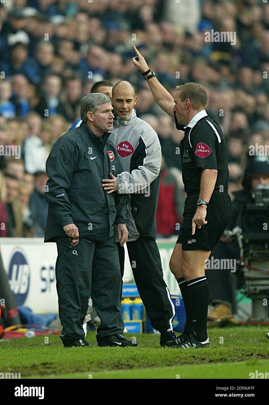 Graham poll premier league referee hi-res stock photography and images ...