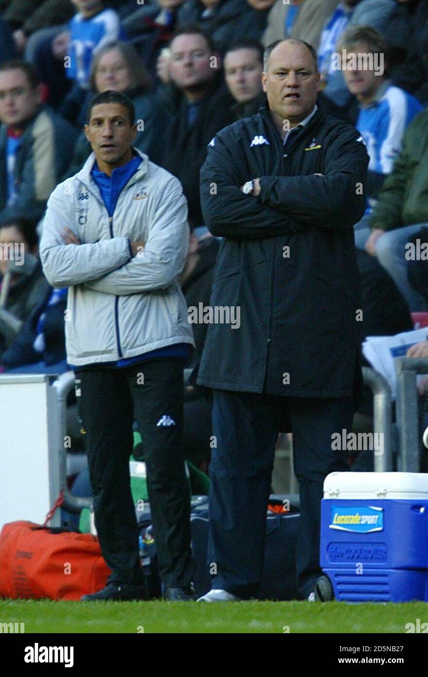 Tottenham Hotspur manager Martin Jol (r) and his assistant Chris ...