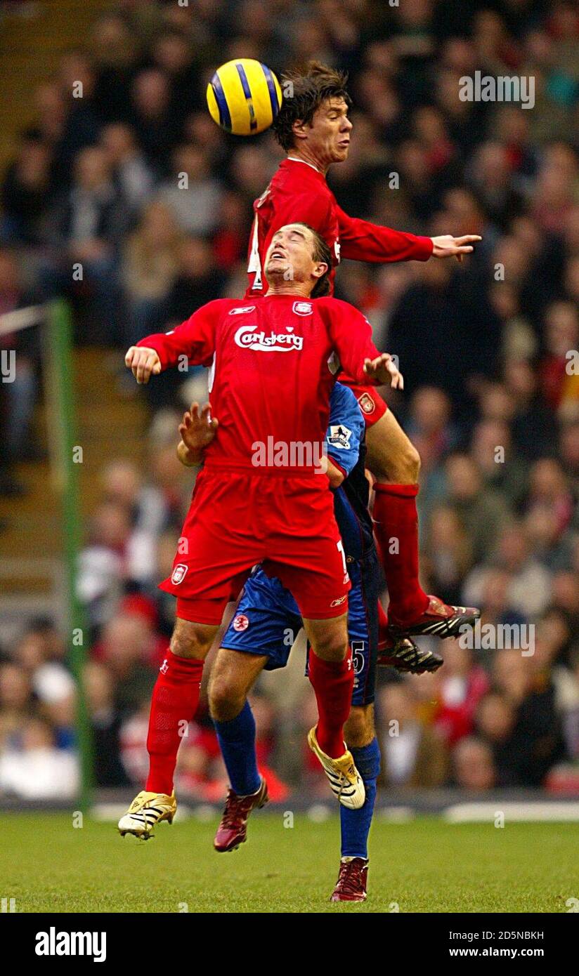 Liverpool's Xabi Alonso head the ball Stock Photo - Alamy