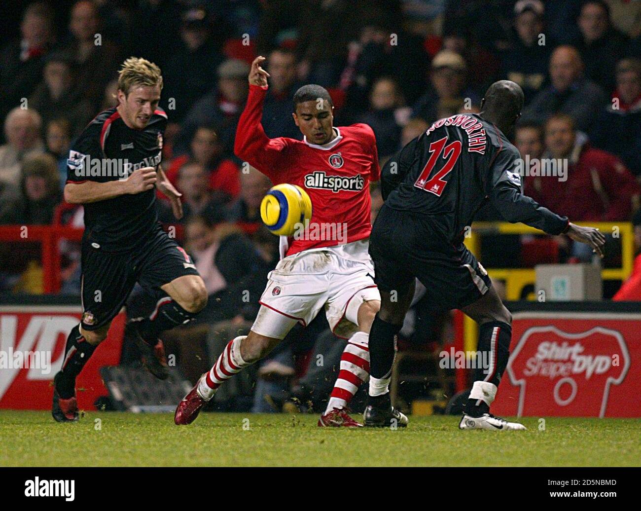 Charlton Athletic's Jerome Thomas takes on Sunderland's Liam Lawrence ...