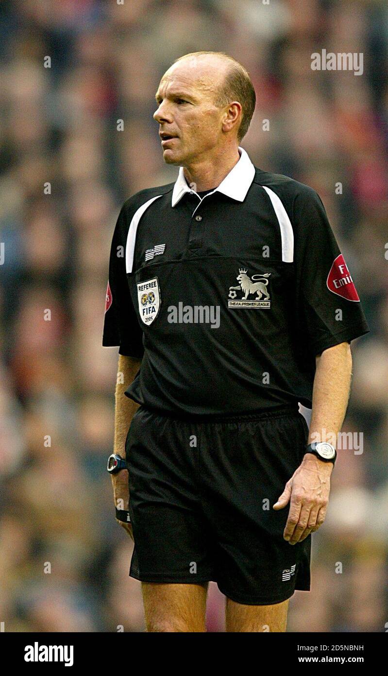 Referee Steve Bennett High Resolution Stock Photography and Images - Alamy