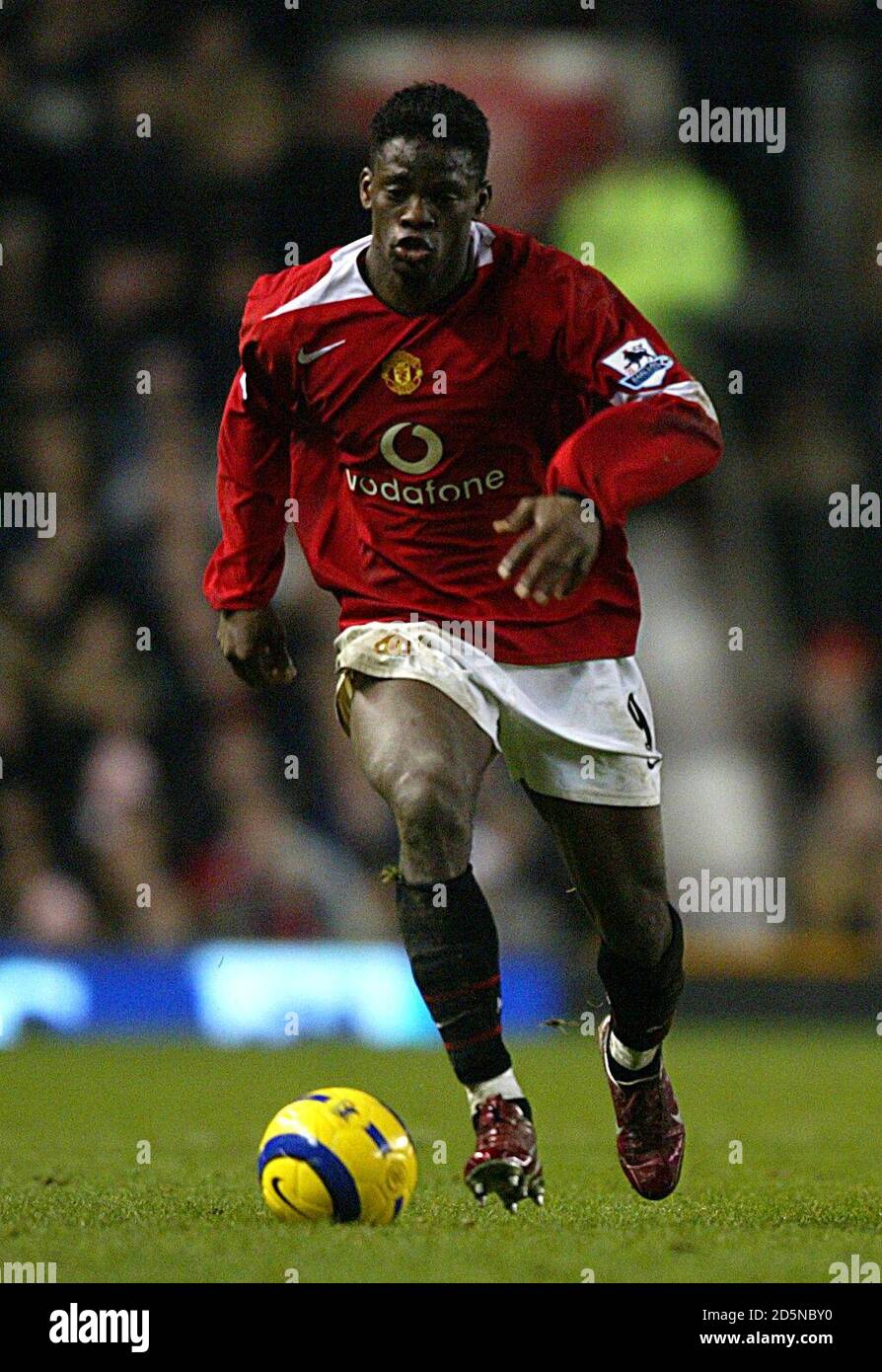 Manchester United's Louis Saha Stock Photo - Alamy