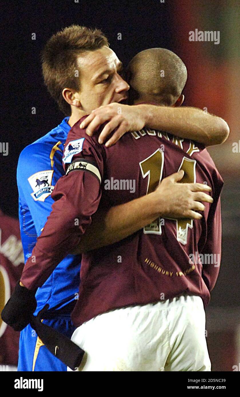 (L-R) Chelsea's John Terry and Arsenal's Thierry Henry Stock Photo - Alamy